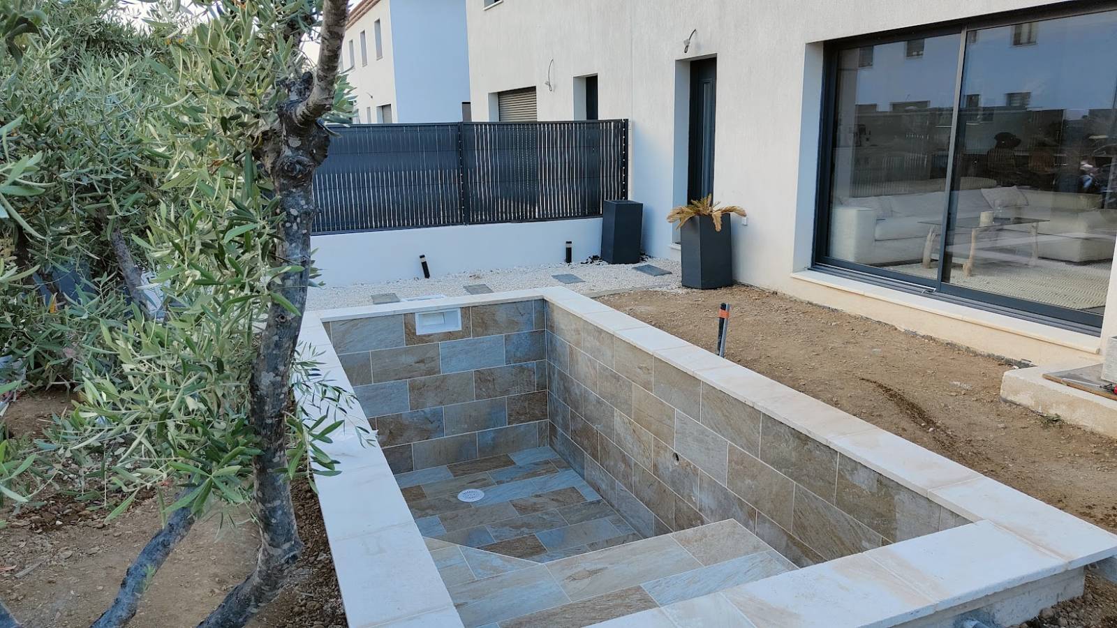 Construction d'une Piscine en Béton Armé à La Crau dans le Var ...